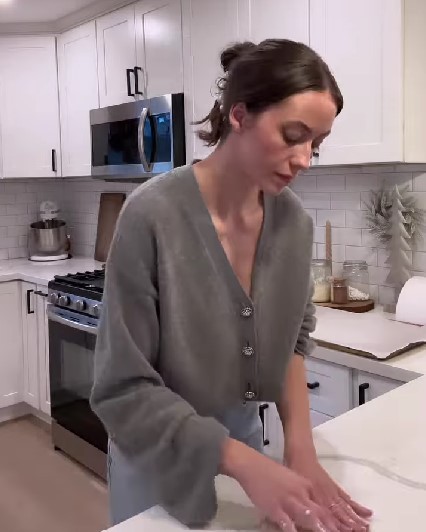 "I chose to be a 50's housewife: my mission is to cook, raise children ...