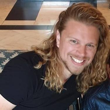 Deze man heeft honderden kinderen over de hele wereld: hij werd ...