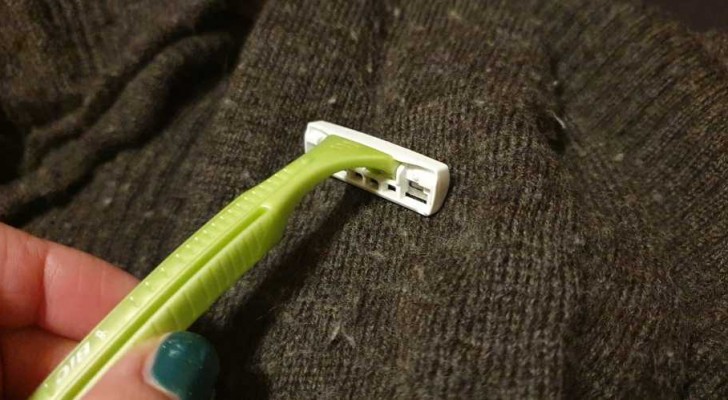 Lint and pilling on sweaters and woolen clothes? Make it disappear ...